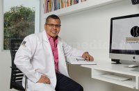 Dr.Víctor Henry Reyes - Cirujano plástico